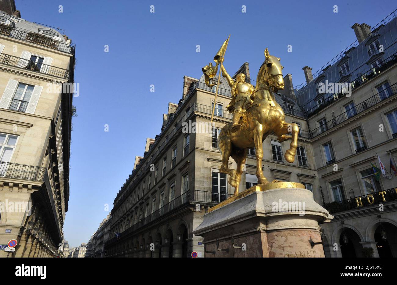 Place pyramides paris hi-res stock photography and images - Alamy