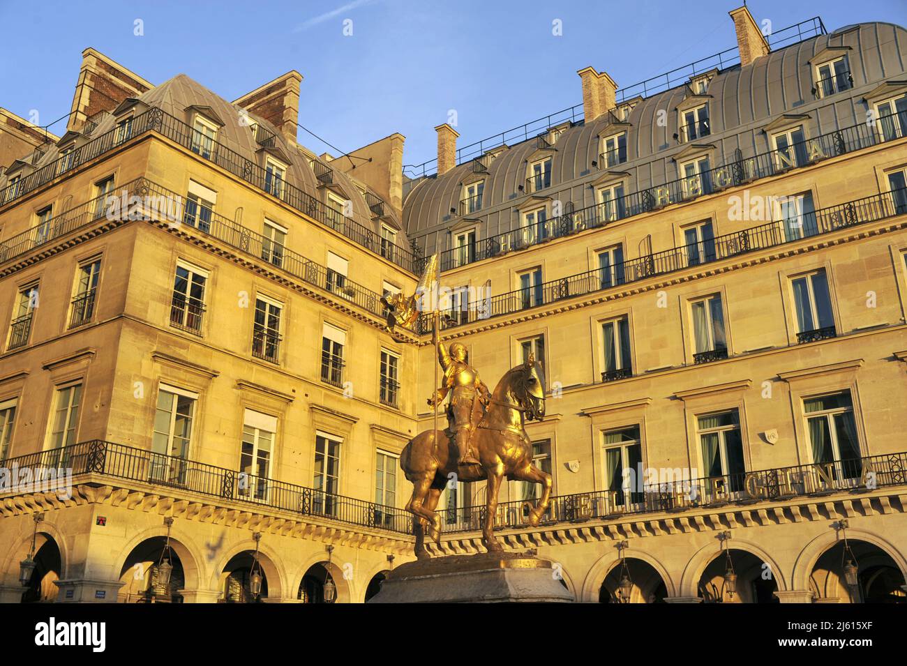 FRANCE. PARIS (75) 1ST DISTRICT. PLACE DES PYRAMIDES. JOANE D'ARC ...