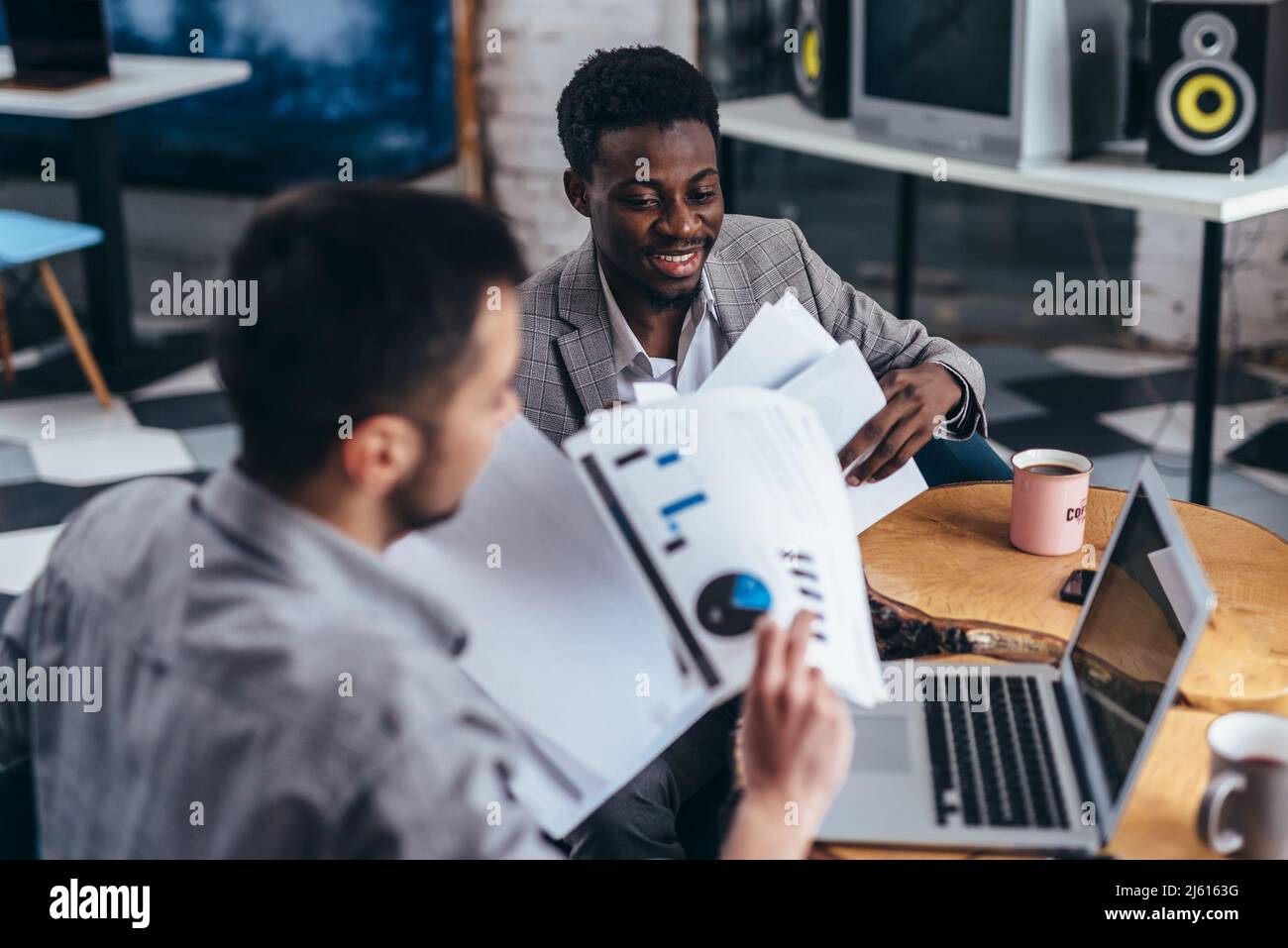 Employees data analysis hi-res stock photography and images - Alamy