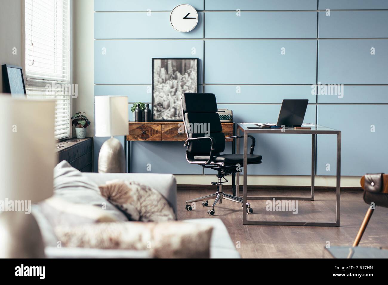 Empty office space hi-res stock photography and images - Alamy