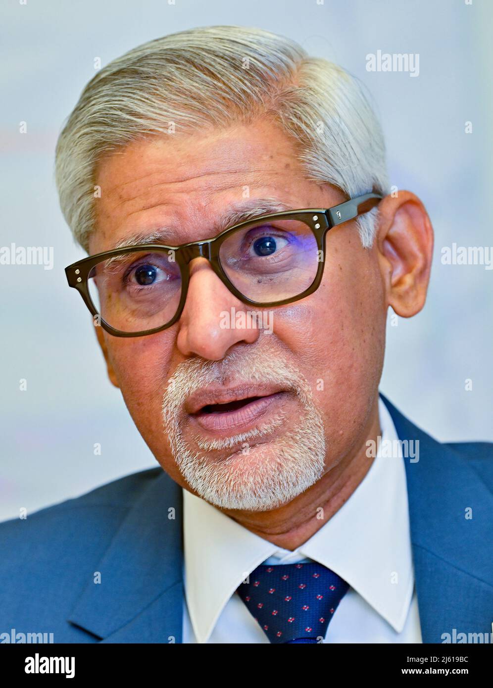 International federation of the red cross hi-res stock photography and ...