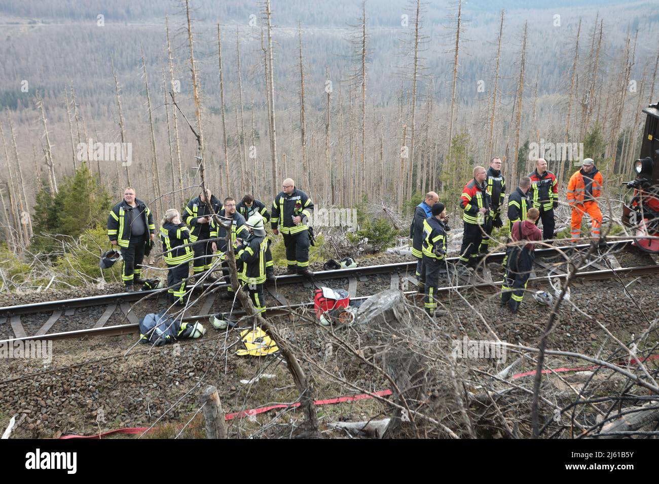 Schierke, Germany. 26th Apr, 2022. Firefighters stand at the scene of ...