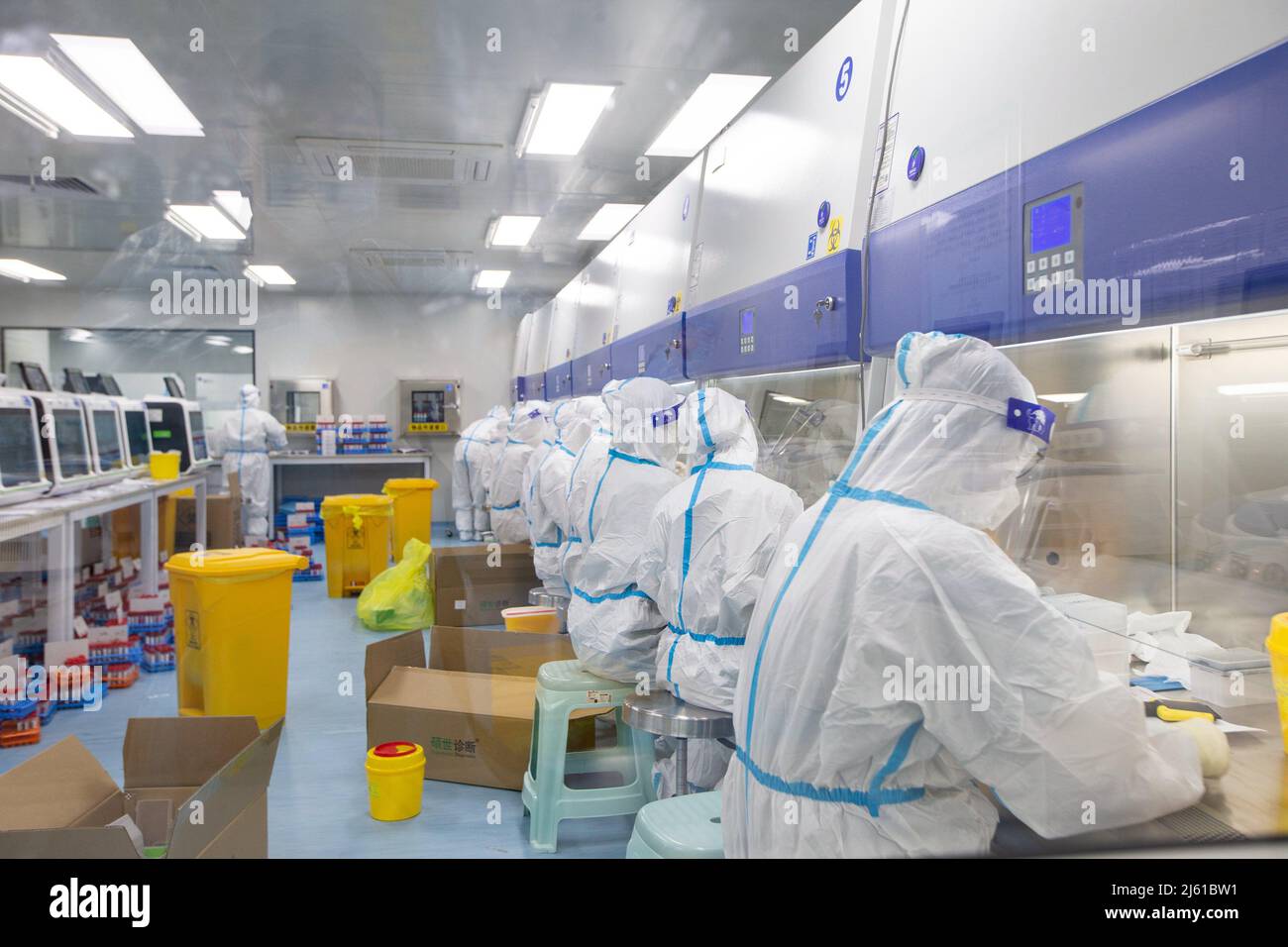 HAIAN, CHINA - APRIL 27, 2022 - Medical staff conduct nucleic acid ...