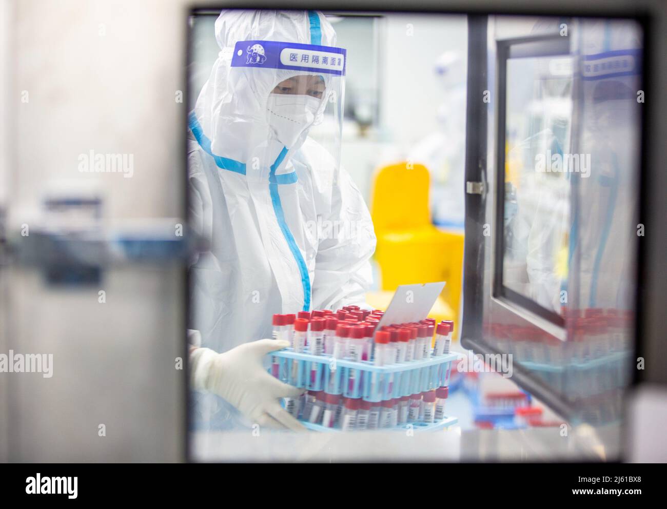 HAIAN, CHINA - APRIL 27, 2022 - Medical staff conduct nucleic acid ...