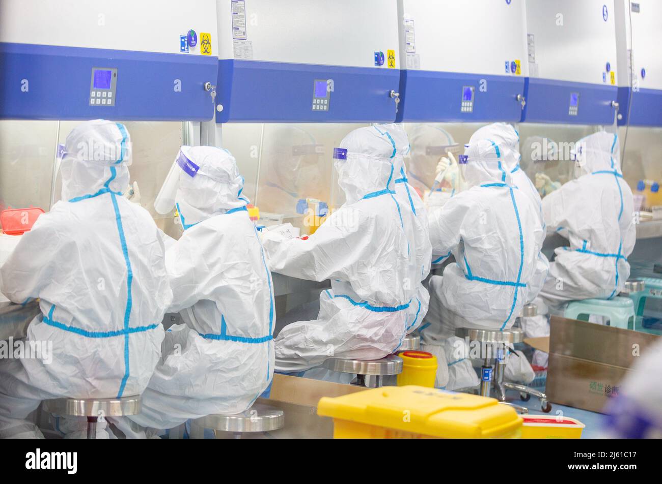 HAIAN, CHINA - APRIL 27, 2022 - Medical staff conduct nucleic acid ...