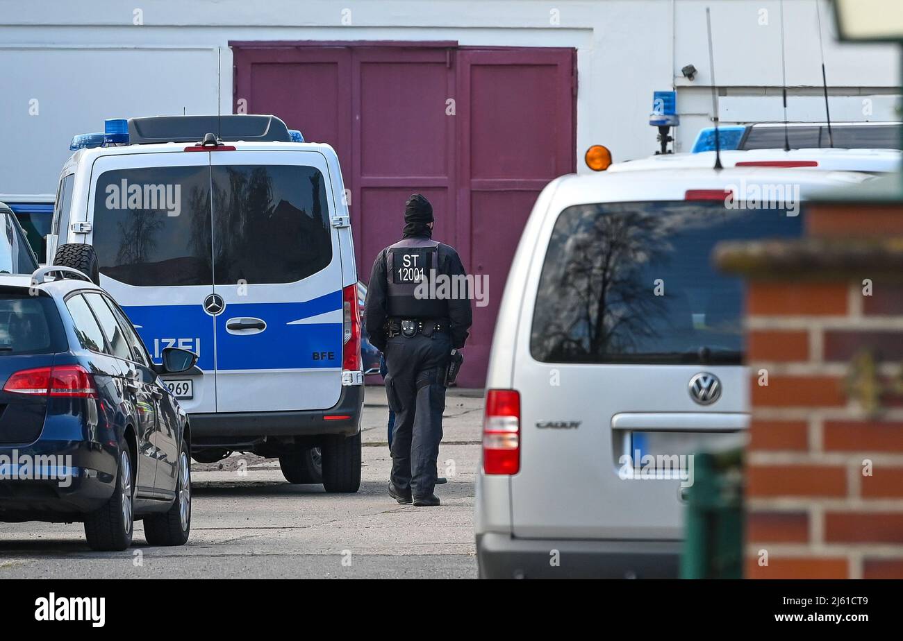 Raid police section hi-res stock photography and images - Alamy