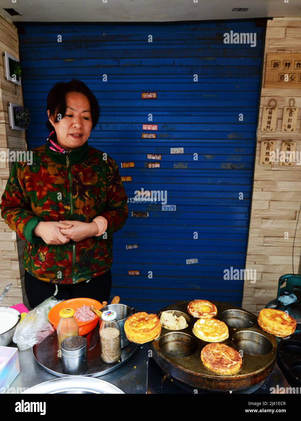 Nanking china woman hi-res stock photography and images - Alamy