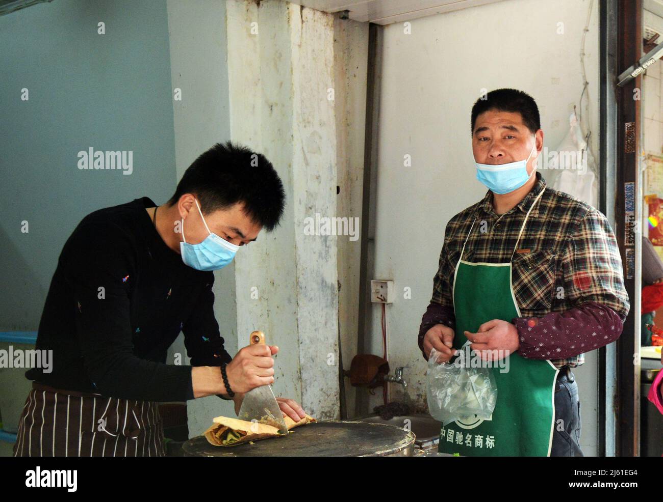 Jian bing chinese crepe hi-res stock photography and images - Alamy