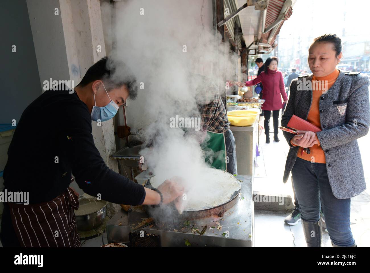 Jian bing chinese crepe hi-res stock photography and images - Alamy
