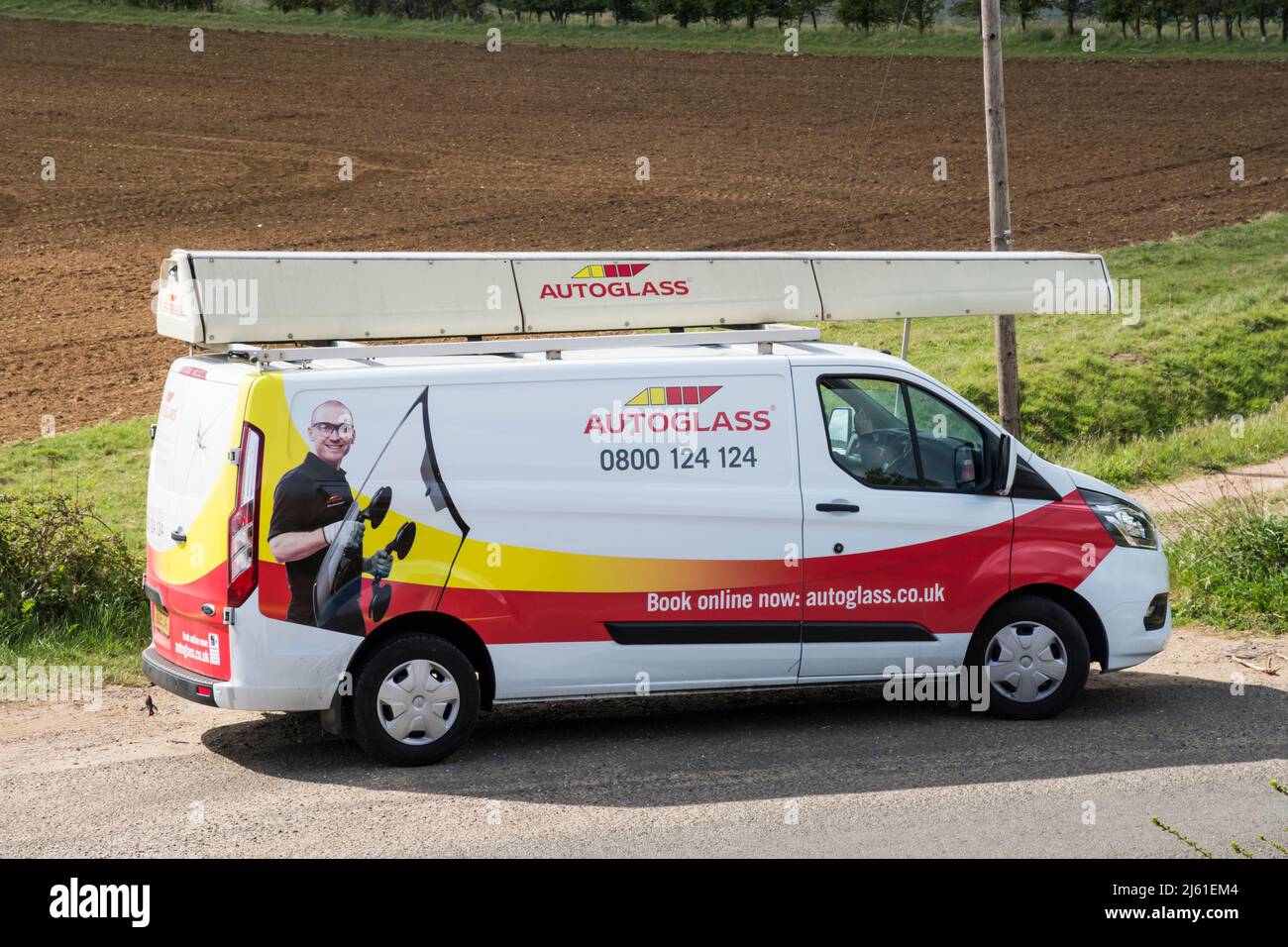 Autoglass repair vans hi-res stock photography and images - Alamy