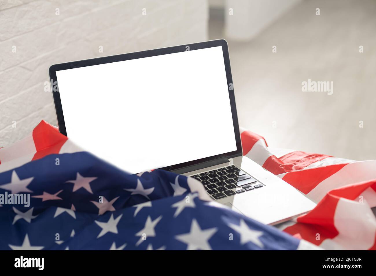 Laptop with blank screen and USA flag Stock Photo - Alamy