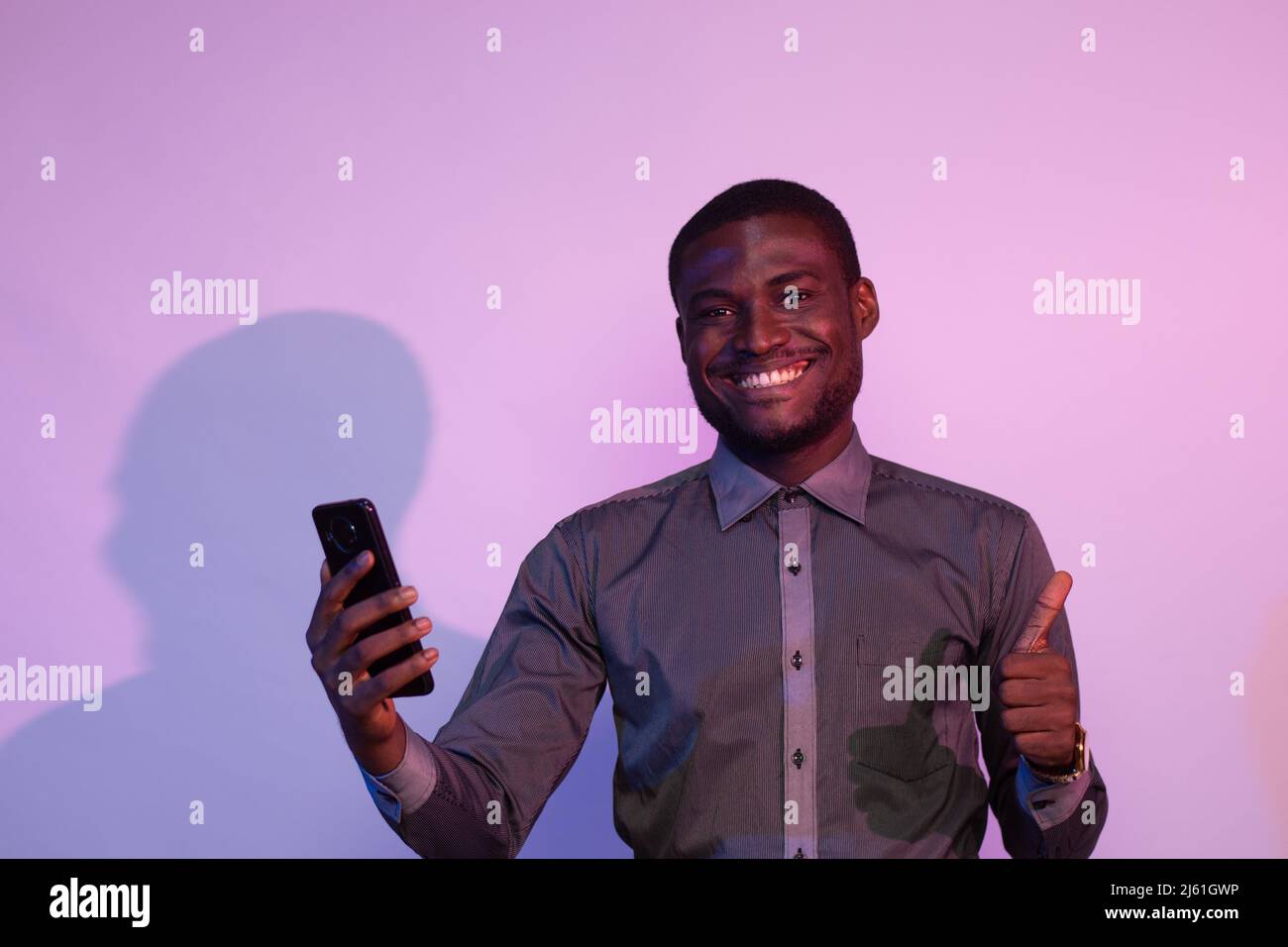Thumbs up african man using hi-res stock photography and images - Alamy