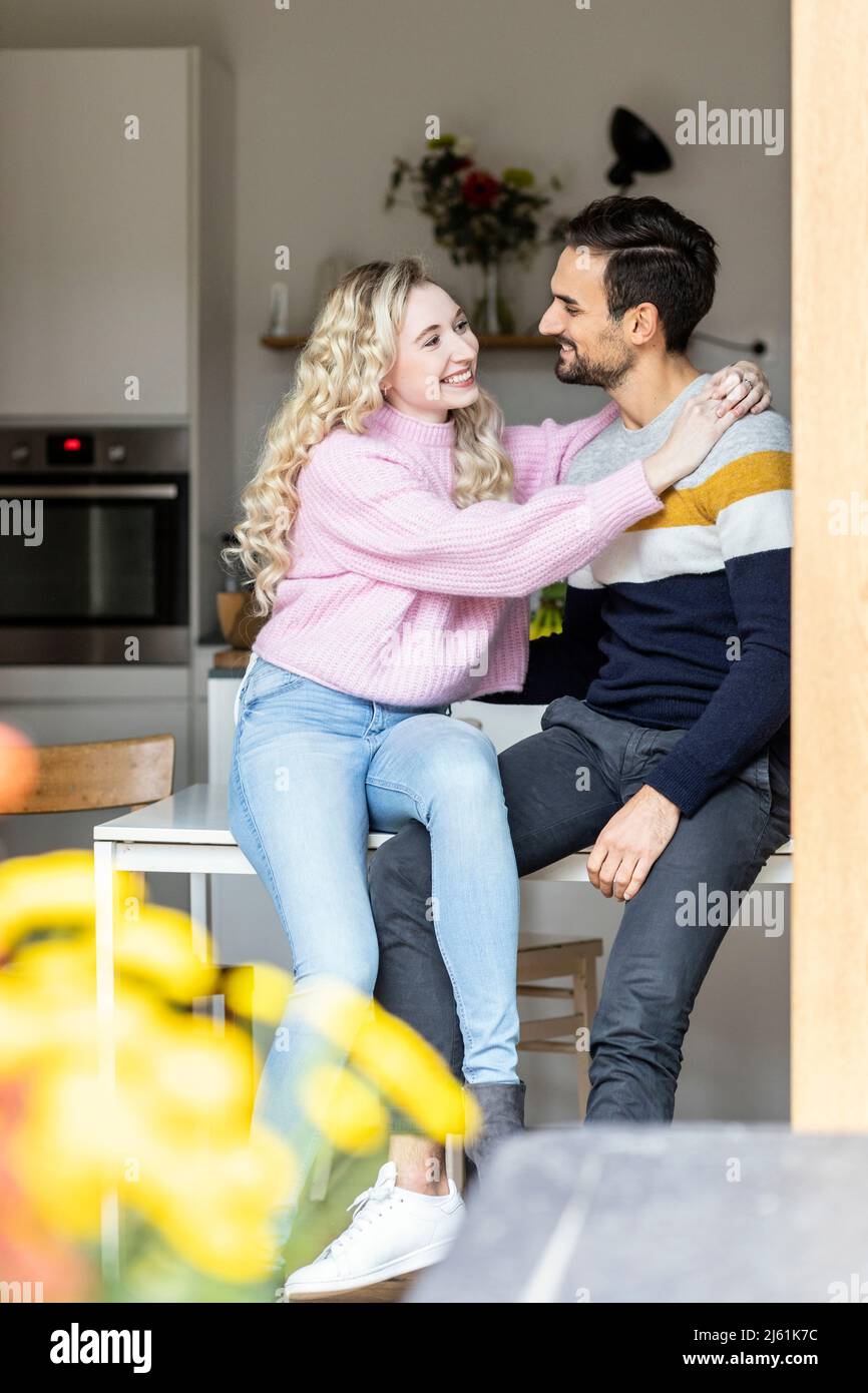 Romantic couple sitting on chair hi-res stock photography and images ...