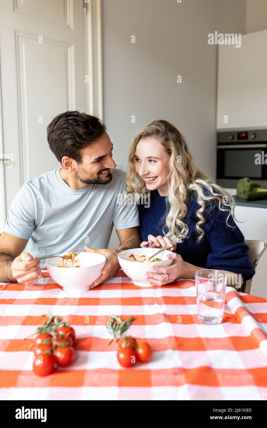 Romantic couple dining hi-res stock photography and images - Alamy