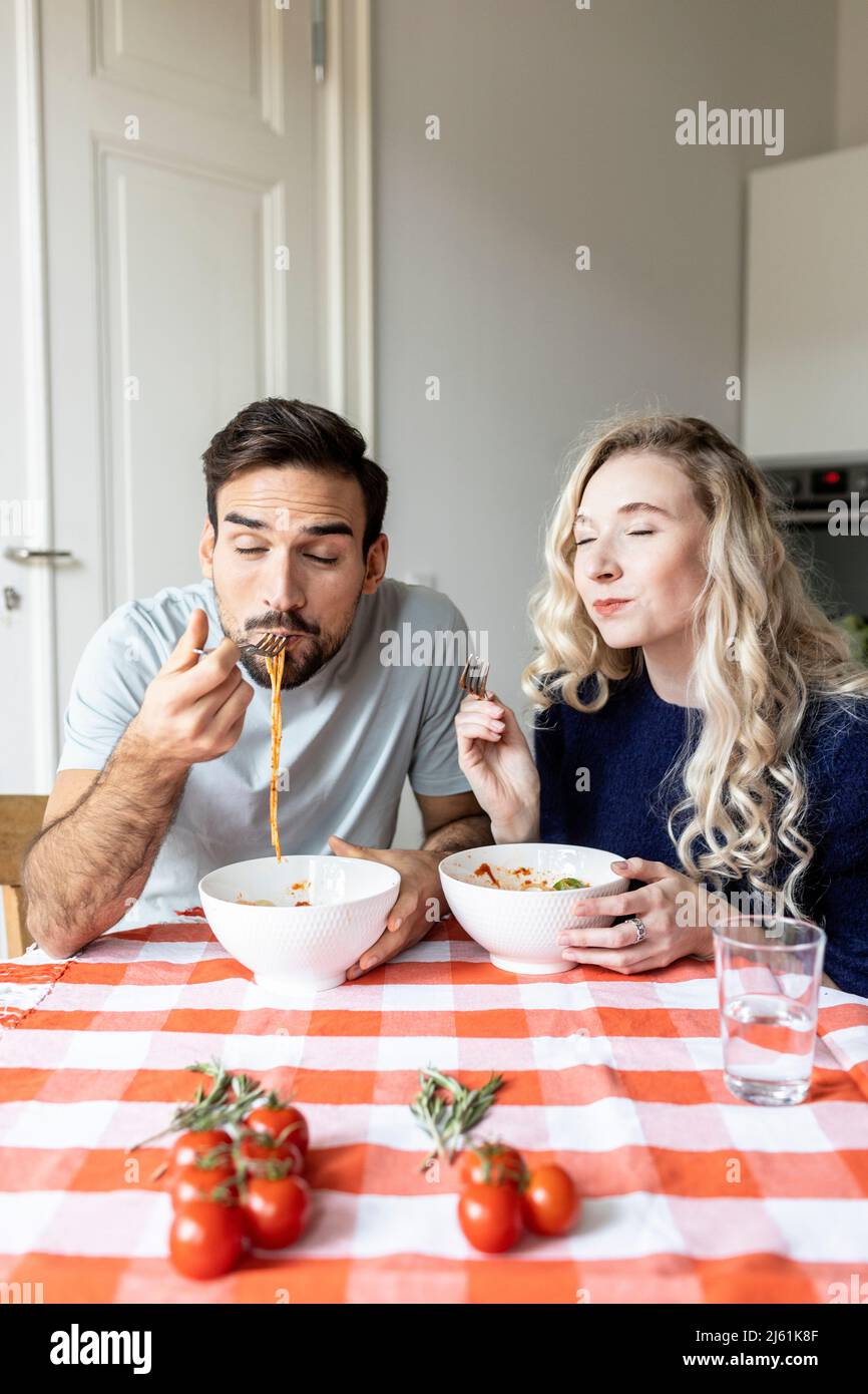 Couple eating at home table hi-res stock photography and images - Alamy