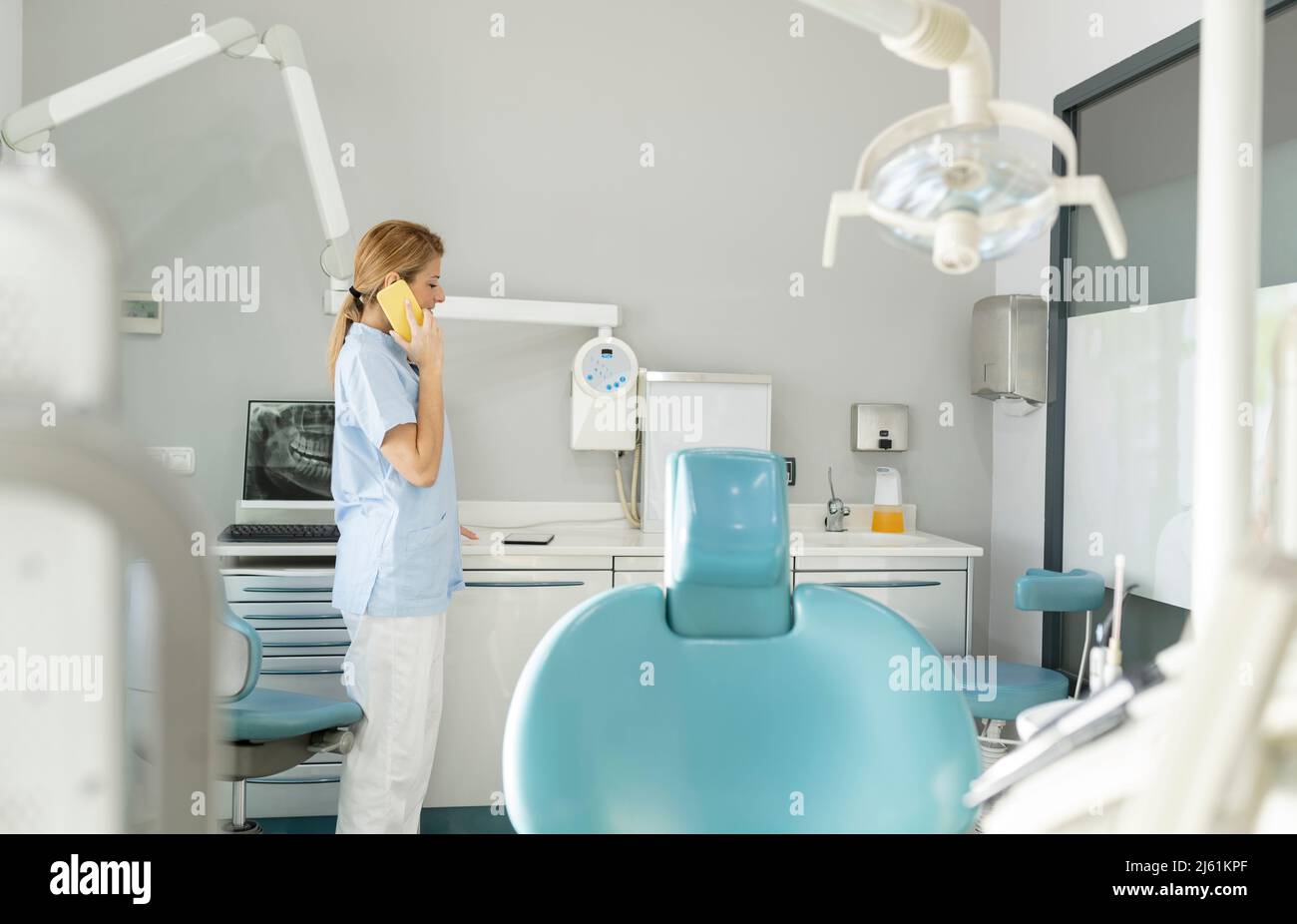 Mobile dentist hi-res stock photography and images - Alamy