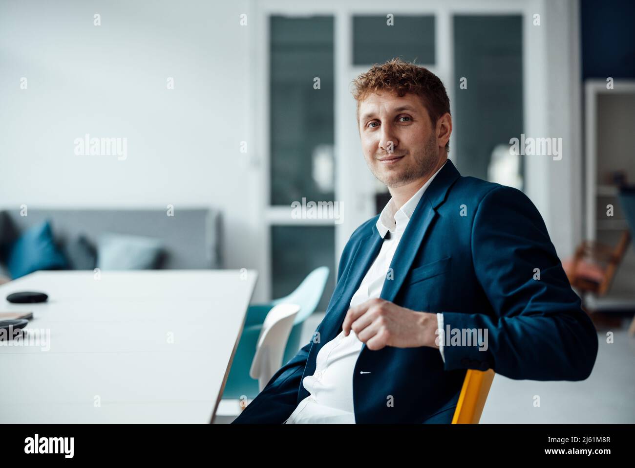 Sitting chair desk hi-res stock photography and images - Alamy