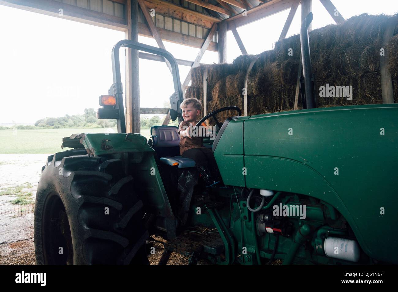 Child in front seat hi-res stock photography and images - Alamy
