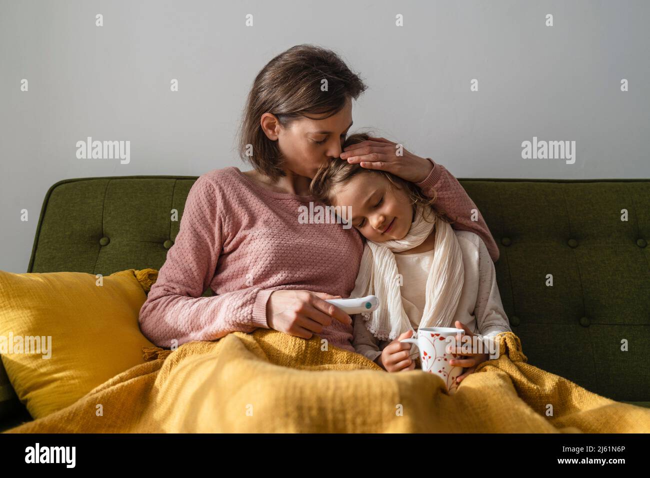 Sick child drink and mother hi-res stock photography and images - Alamy