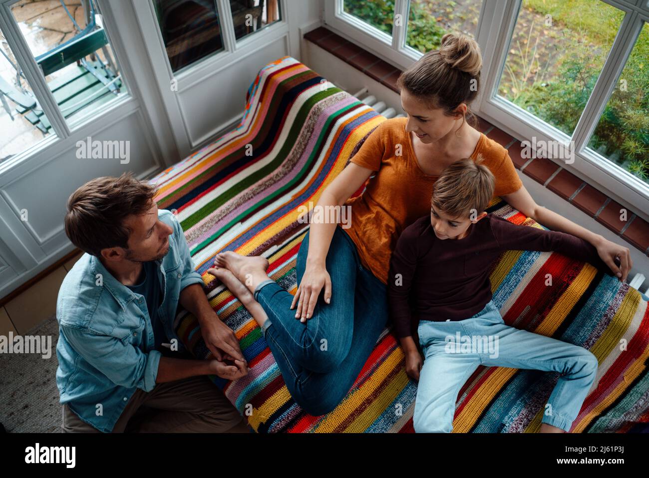 Mature women talking sofa hi-res stock photography and images - Alamy