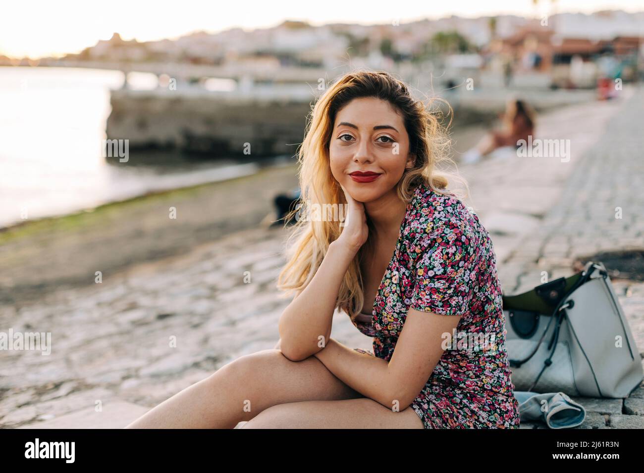 Three women on the seashore hi-res stock photography and images - Alamy