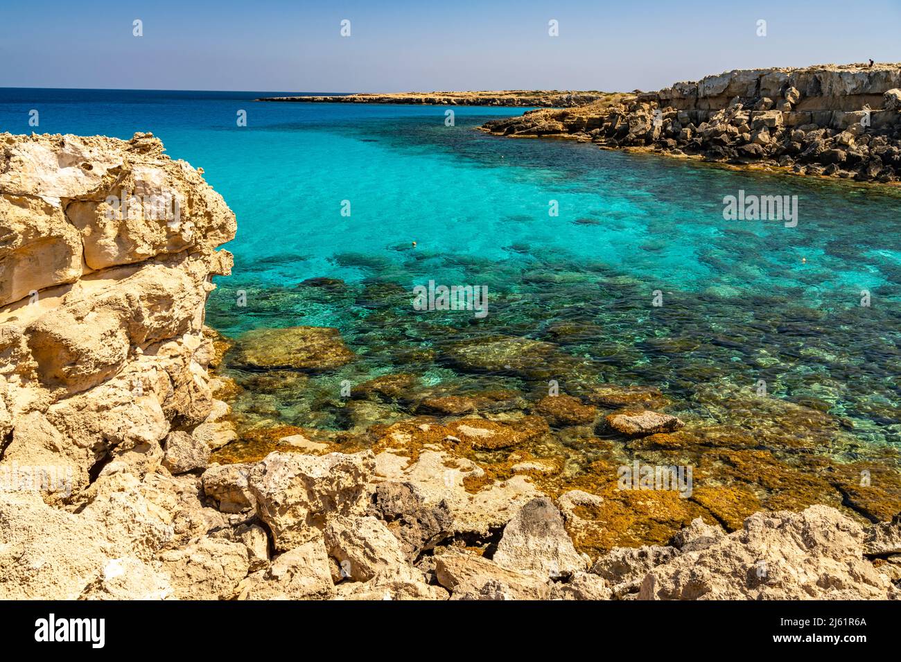 Blaue Lagune an der Küste der Halbinsel Kap Greco, Agia Napa, Zypern ...