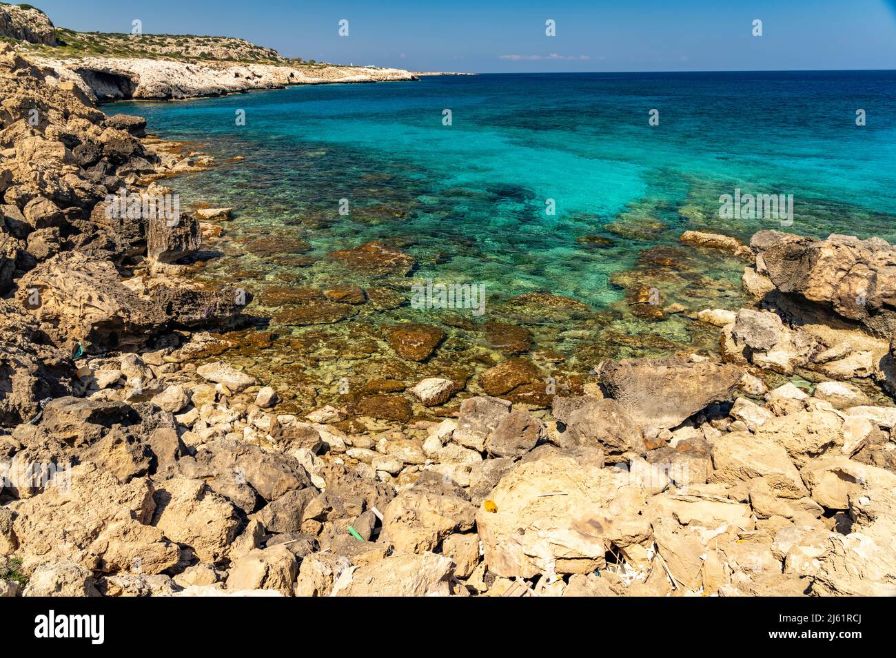 Blaue Lagune an der Küste der Halbinsel Kap Greco, Agia Napa, Zypern ...