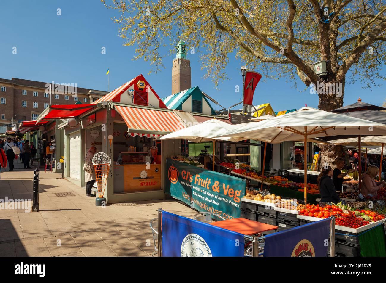 Midday sunny hi-res stock photography and images - Alamy