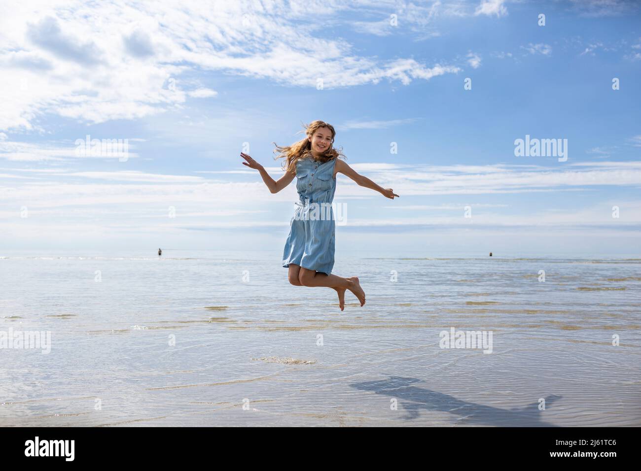 Girl, jump, water, sunlight hi-res stock photography and images - Alamy