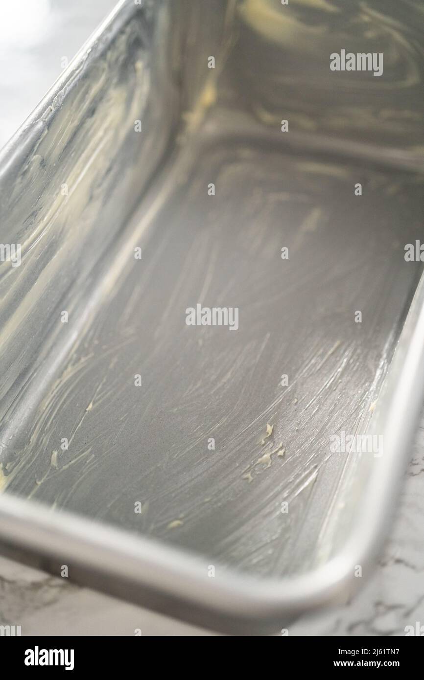 Metal loaf pan hi-res stock photography and images - Alamy