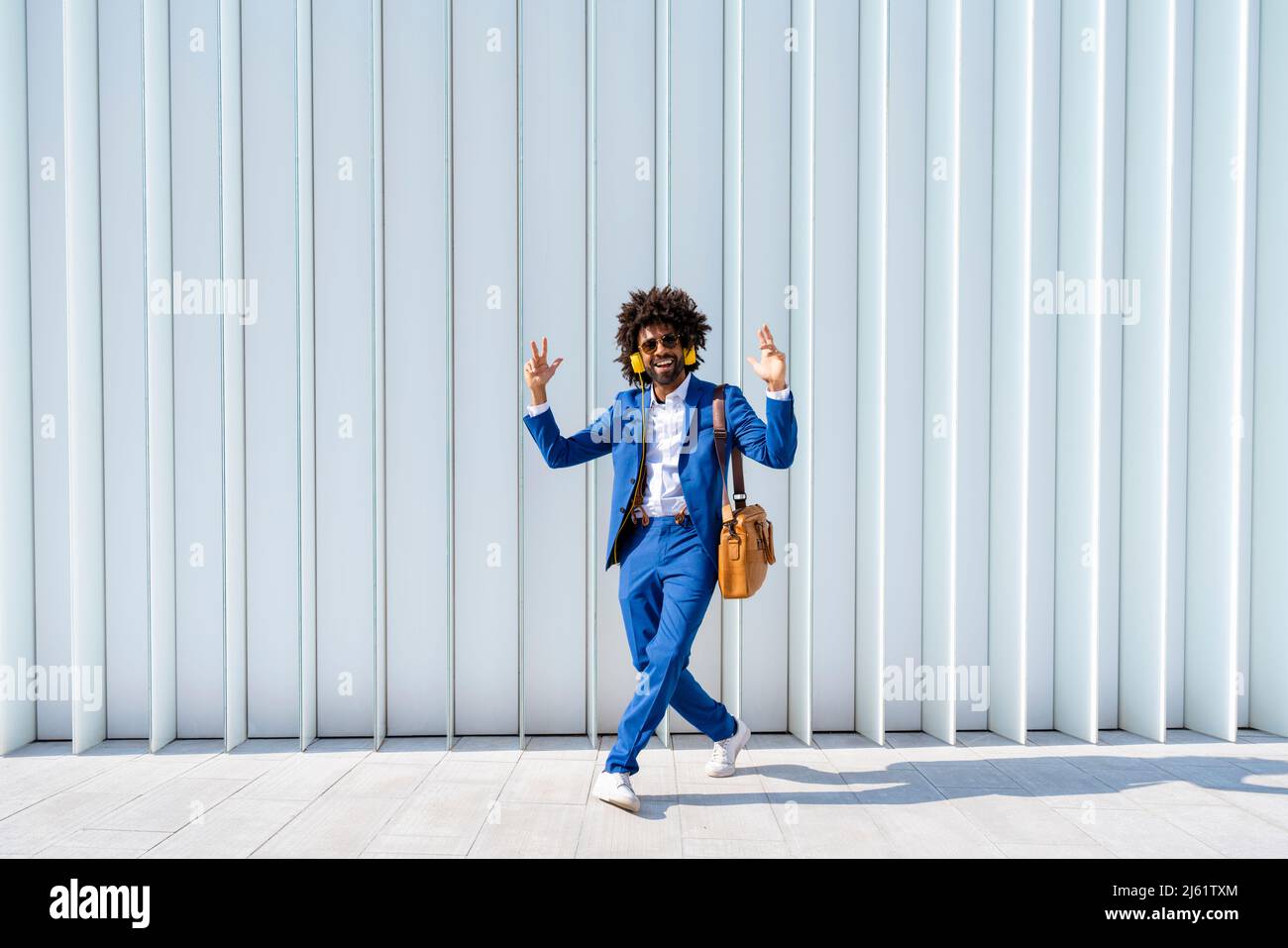 Rhythm music knee hi-res stock photography and images - Alamy