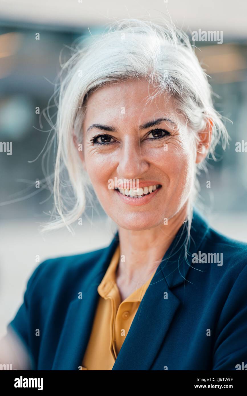 Gray person hi-res stock photography and images - Alamy