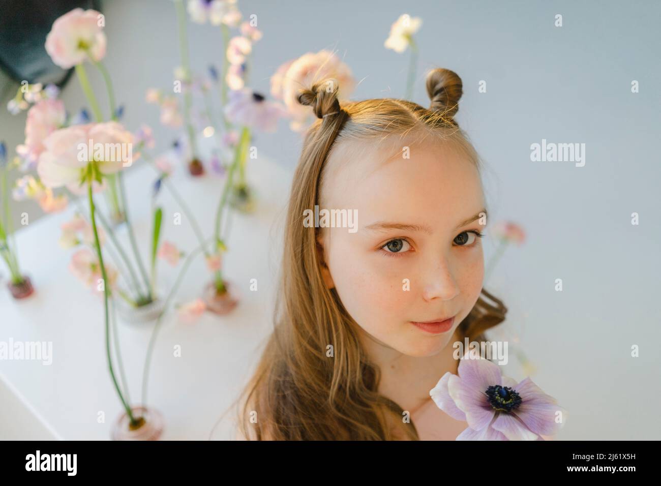 Cute girl flowers standing hi-res stock photography and images - Alamy