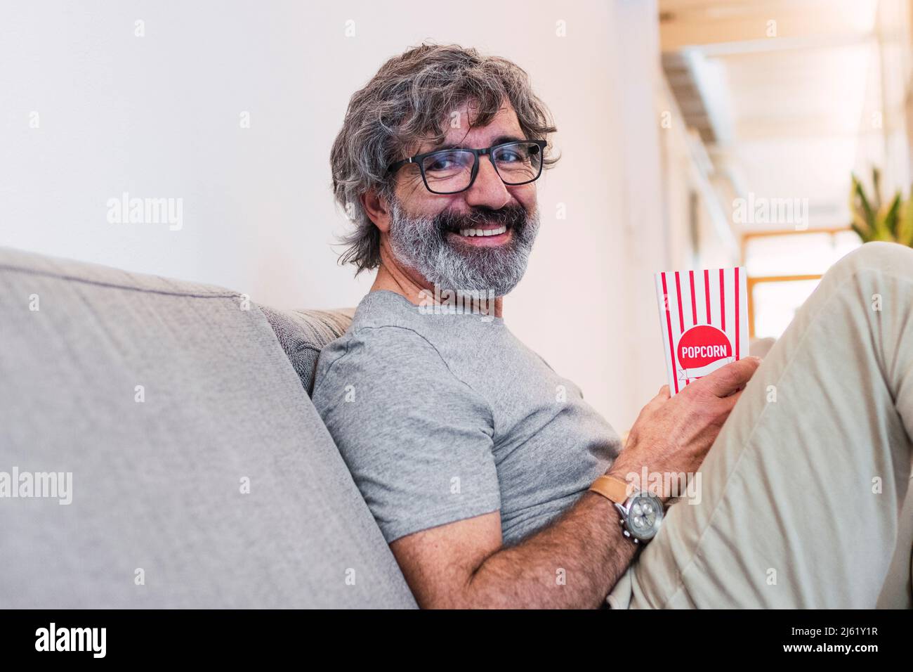 Popcorn man hi-res stock photography and images - Alamy