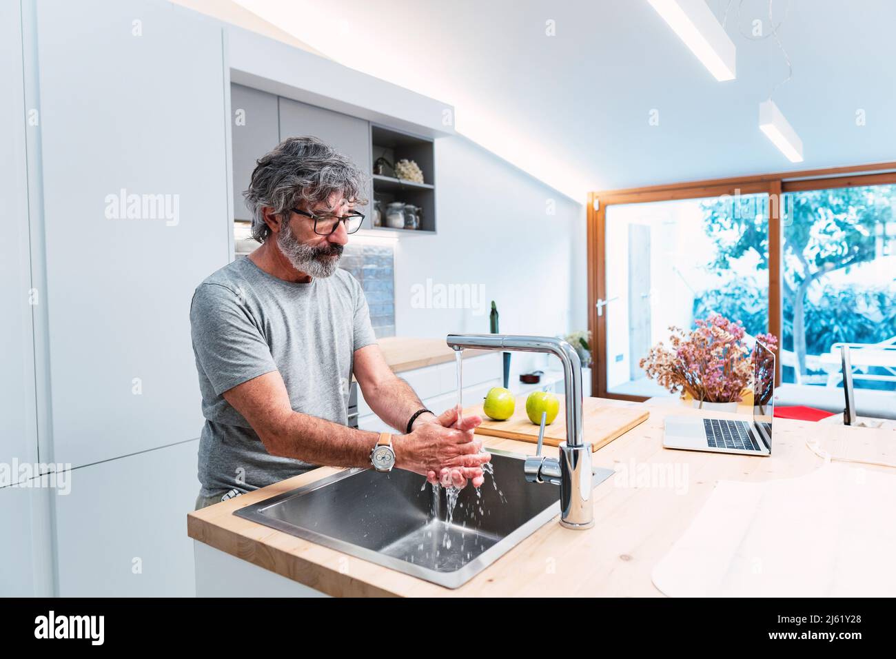 Washing hands kitchen sink hi-res stock photography and images - Alamy