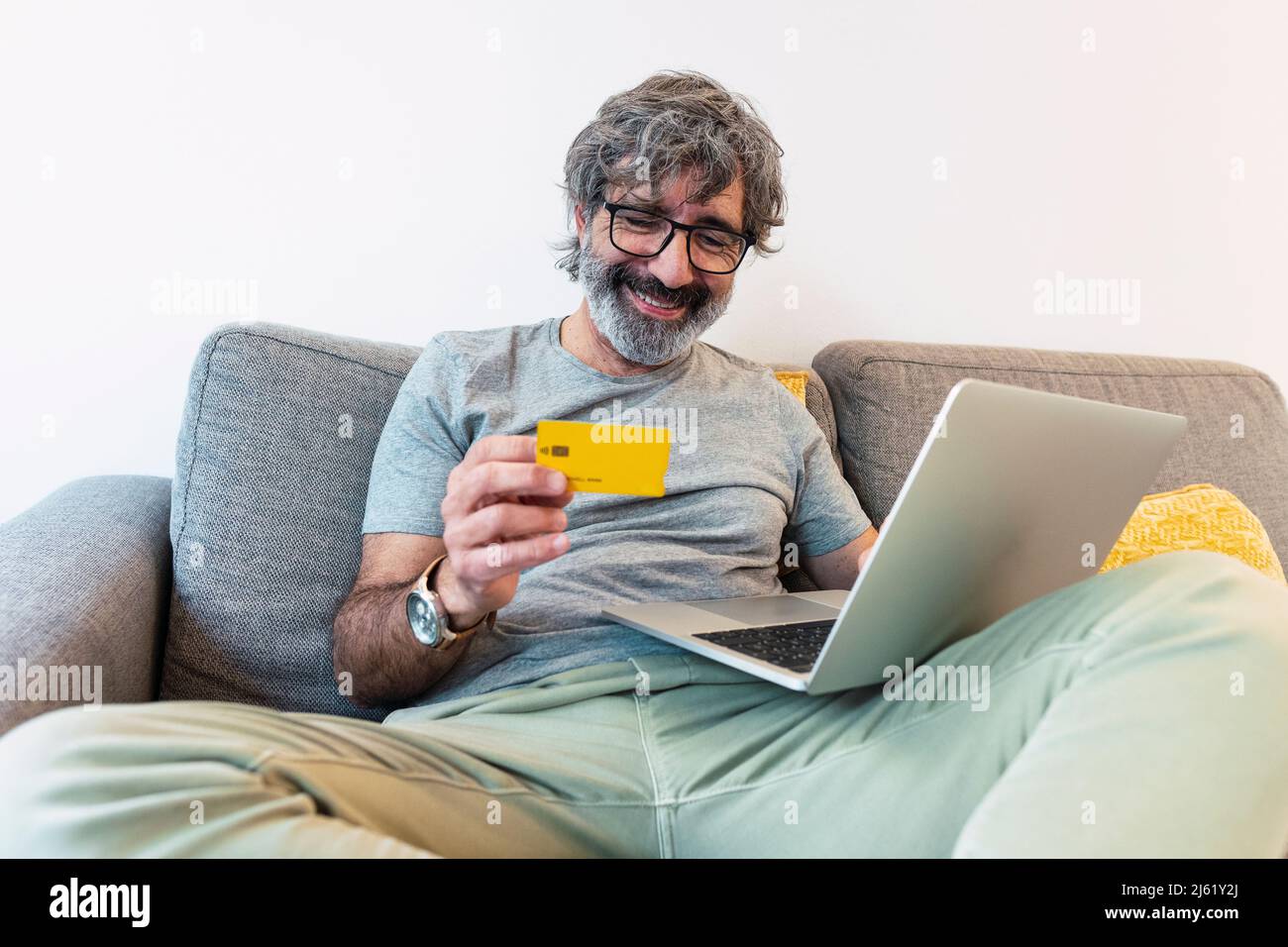 Paying bills at home hi-res stock photography and images - Alamy