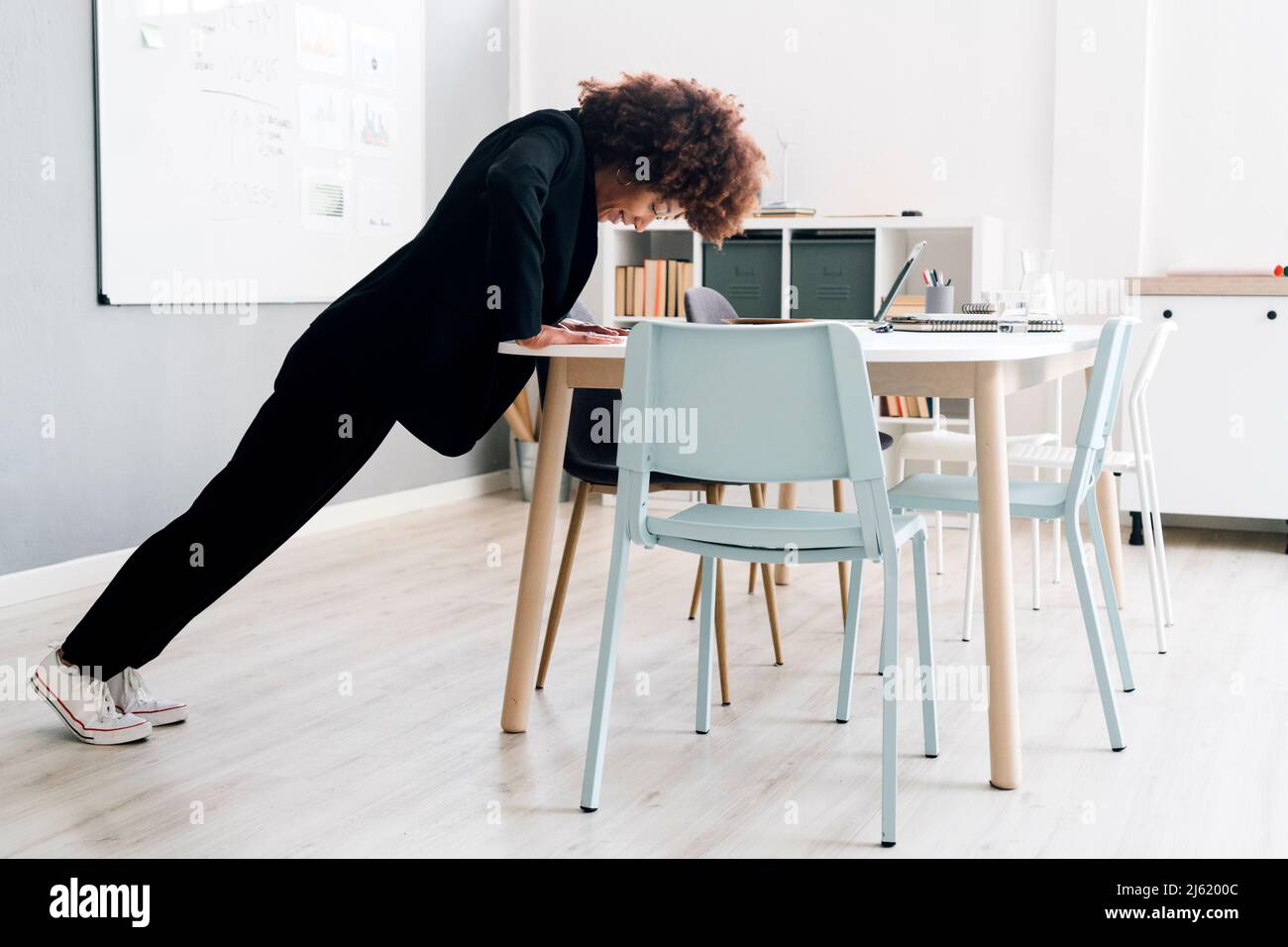 Push ups office hi-res stock photography and images - Alamy
