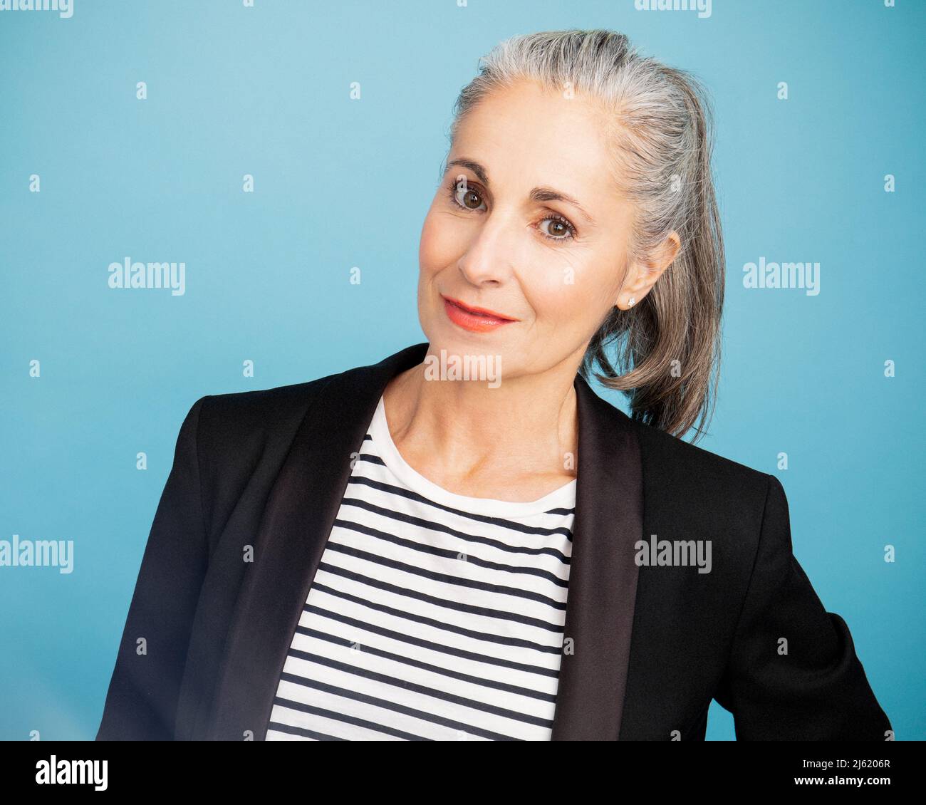 Woman ponytail headshot hi-res stock photography and images - Alamy