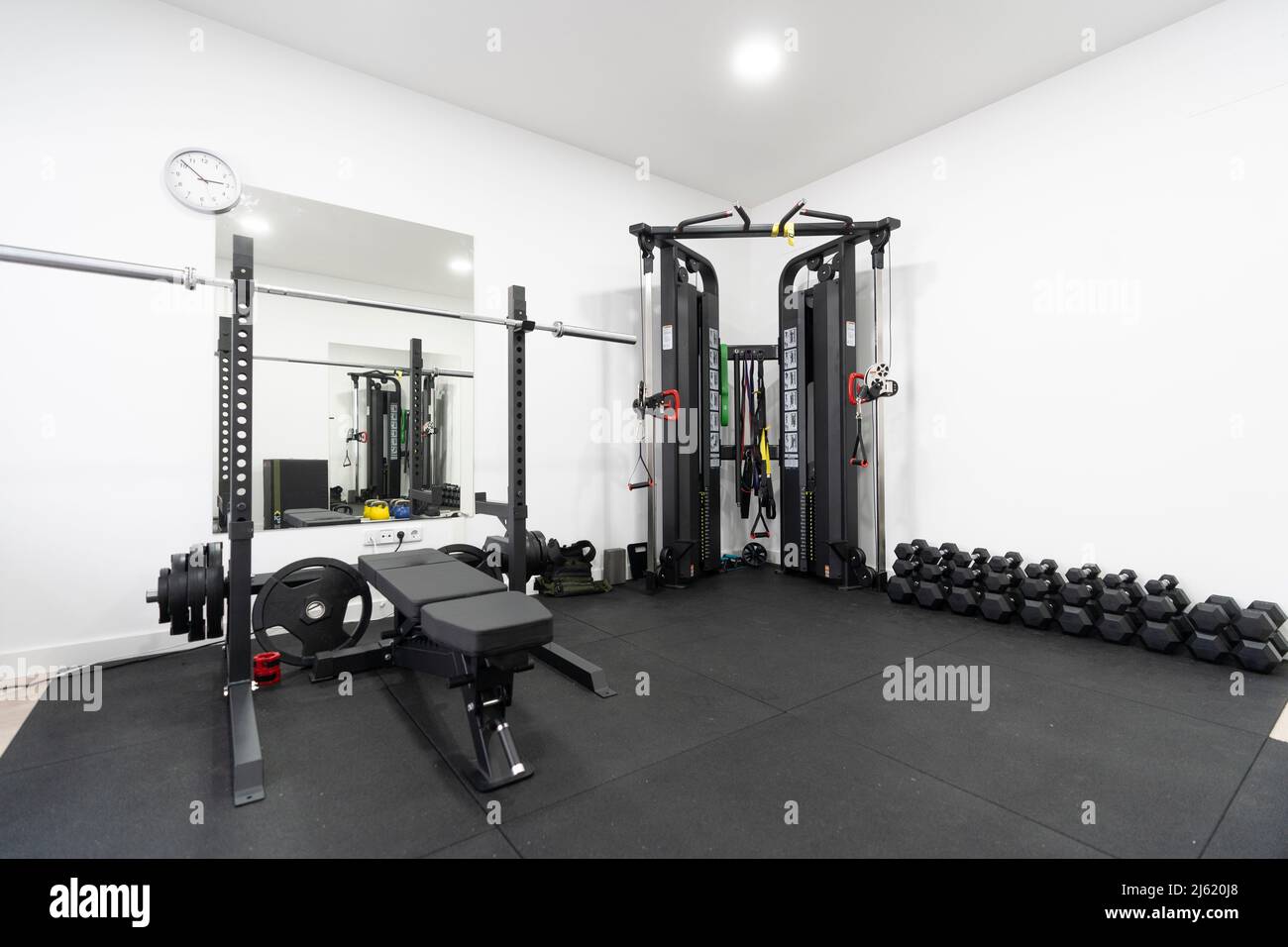 Empty gym hi-res stock photography and images - Alamy