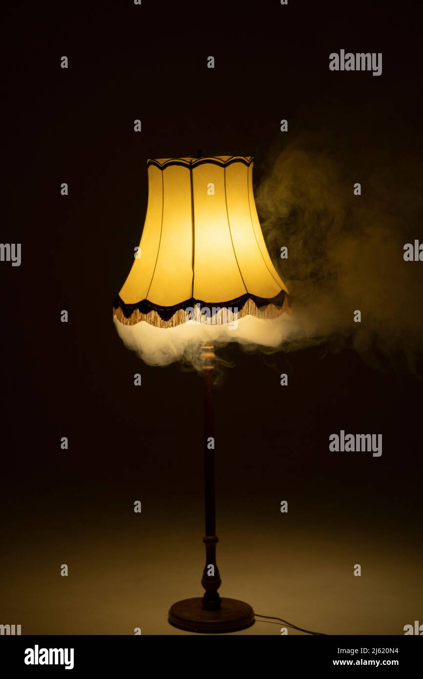 Empty dark room hi-res stock photography and images - Alamy