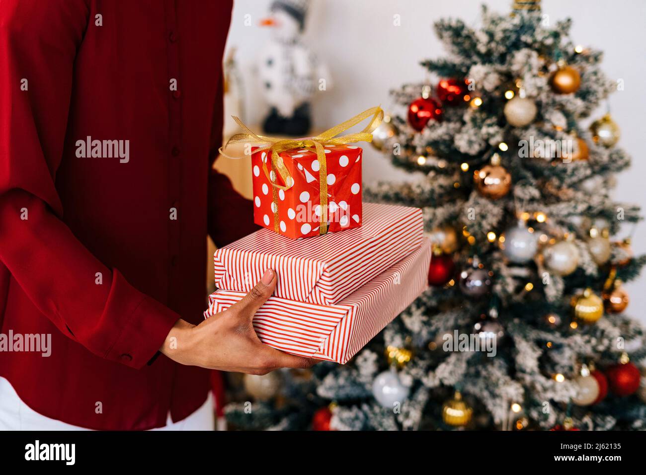 Woman carrying presents hi-res stock photography and images - Alamy