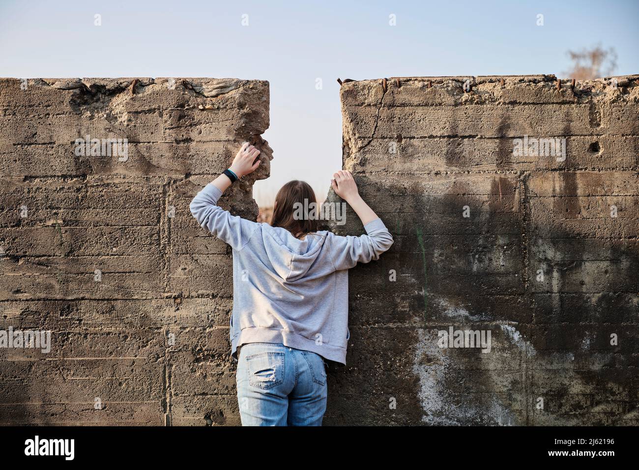 Concrete gap hi-res stock photography and images - Alamy