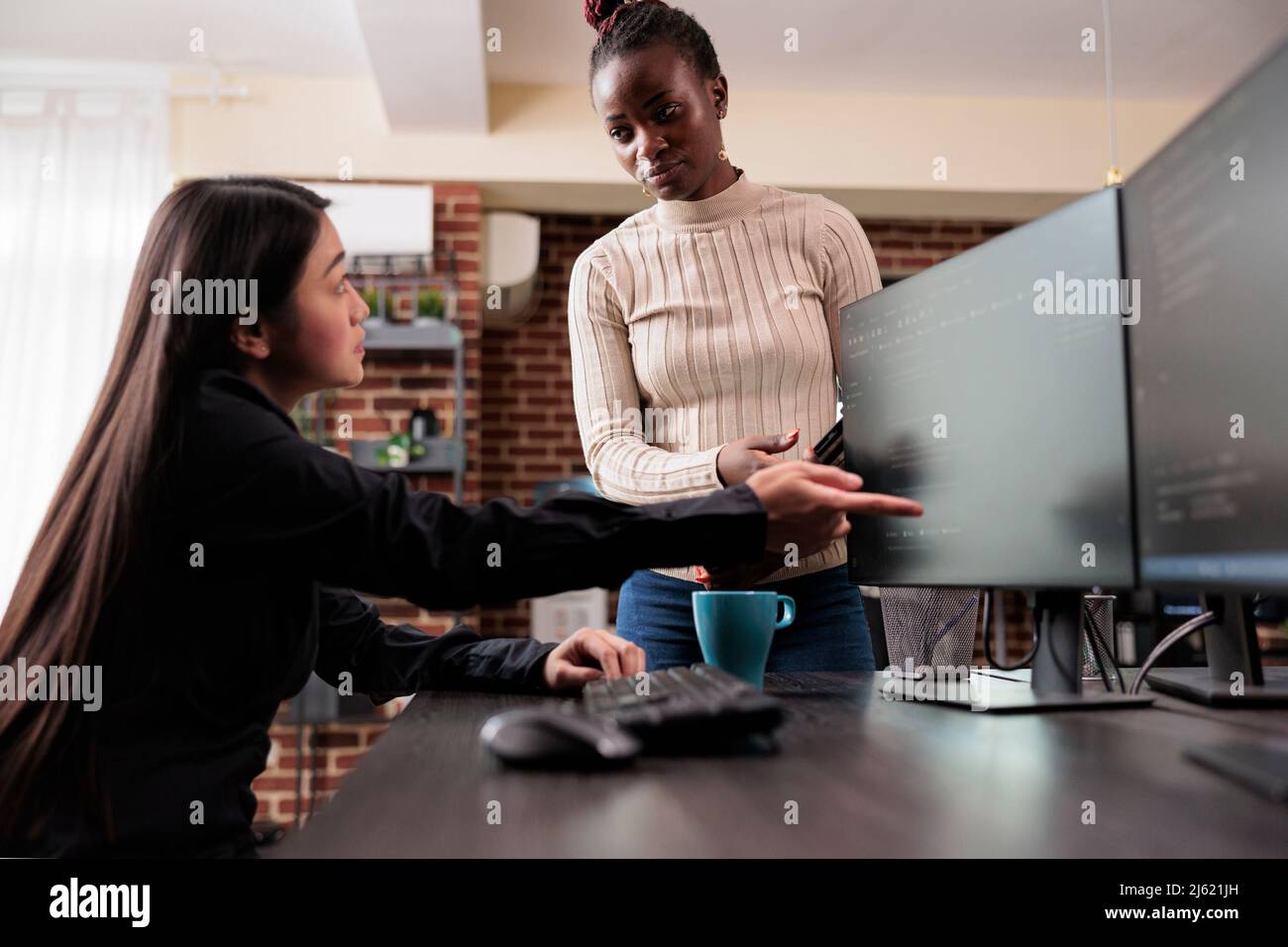 Programmer in office requesting help hi-res stock photography and images - Alamy