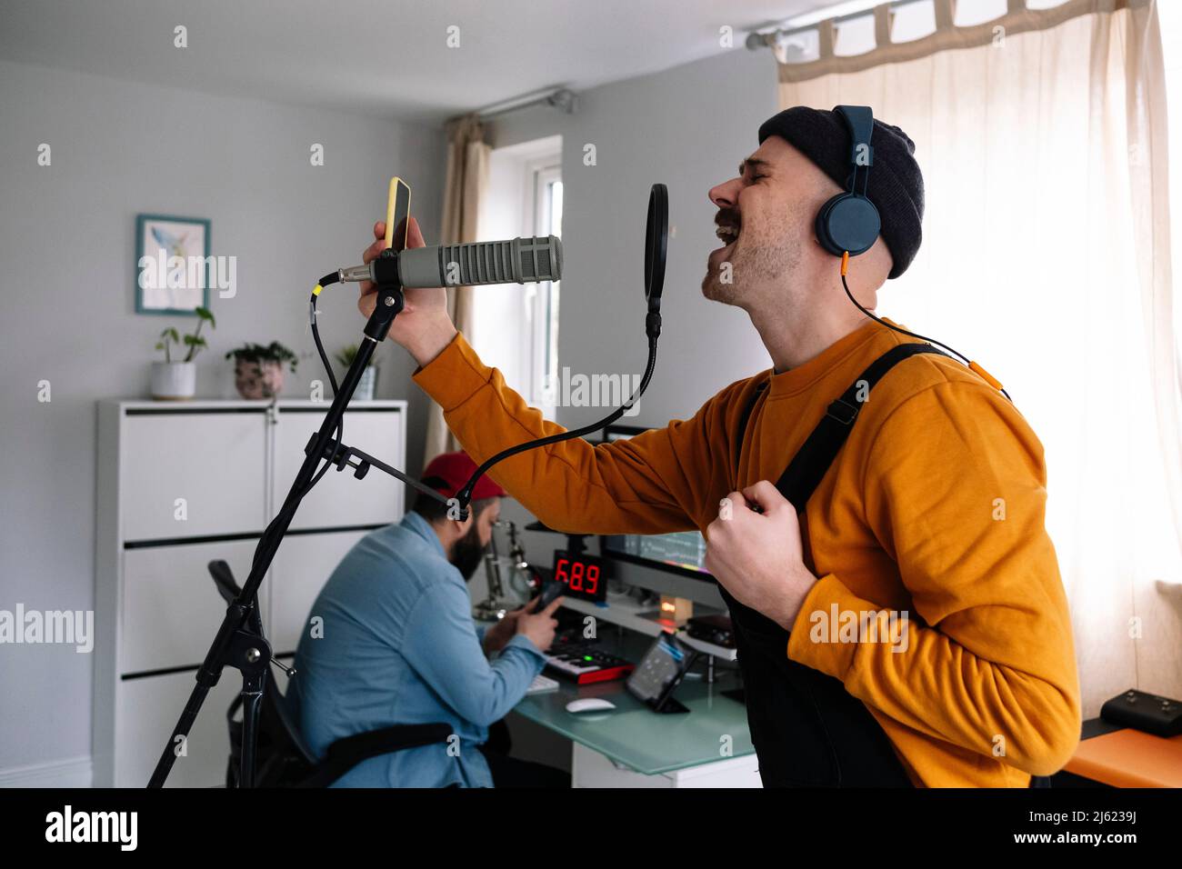 Singing into phone hi-res stock photography and images - Alamy