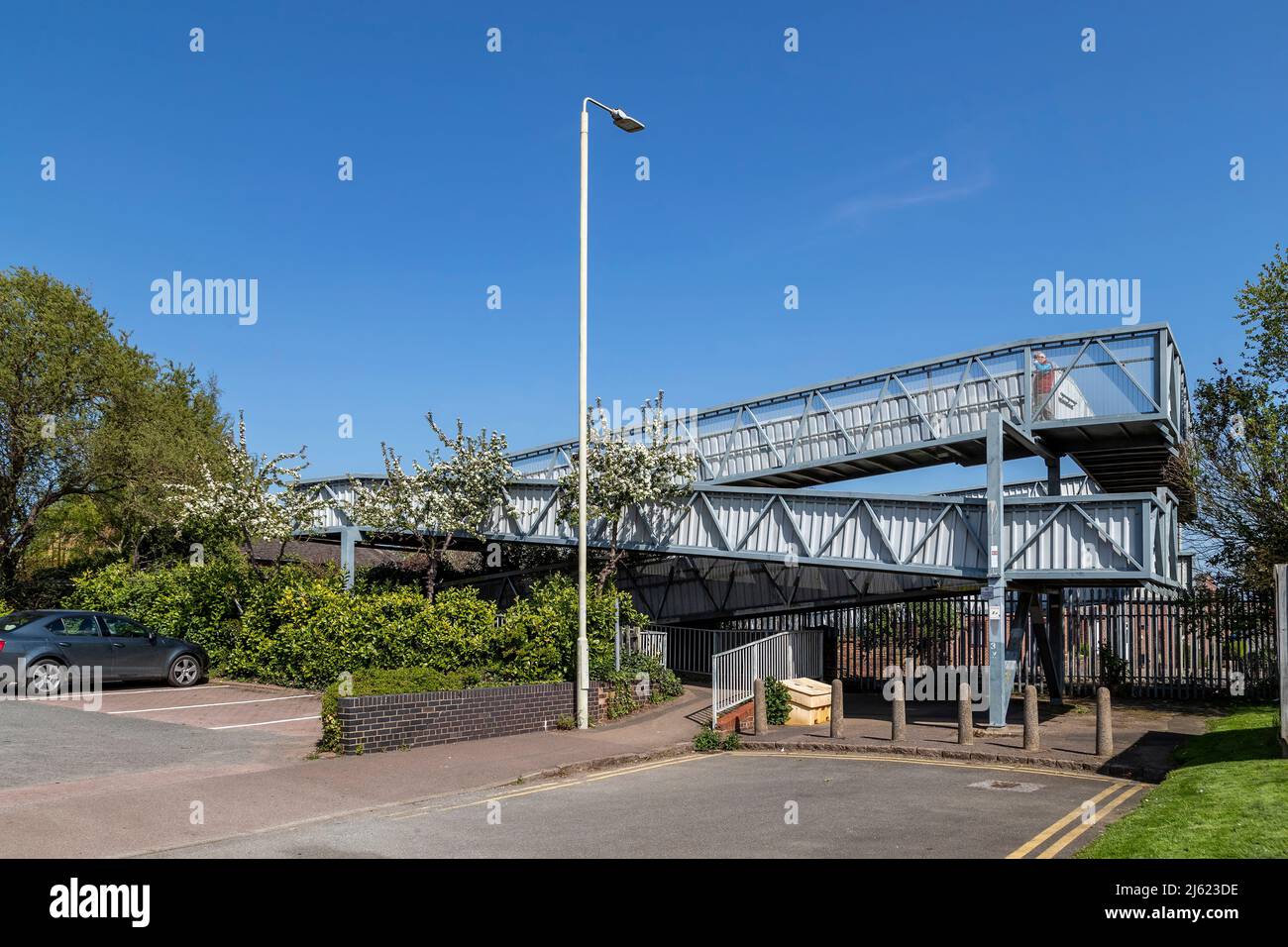 Public walkway bridge over railway hi-res stock photography and images ...