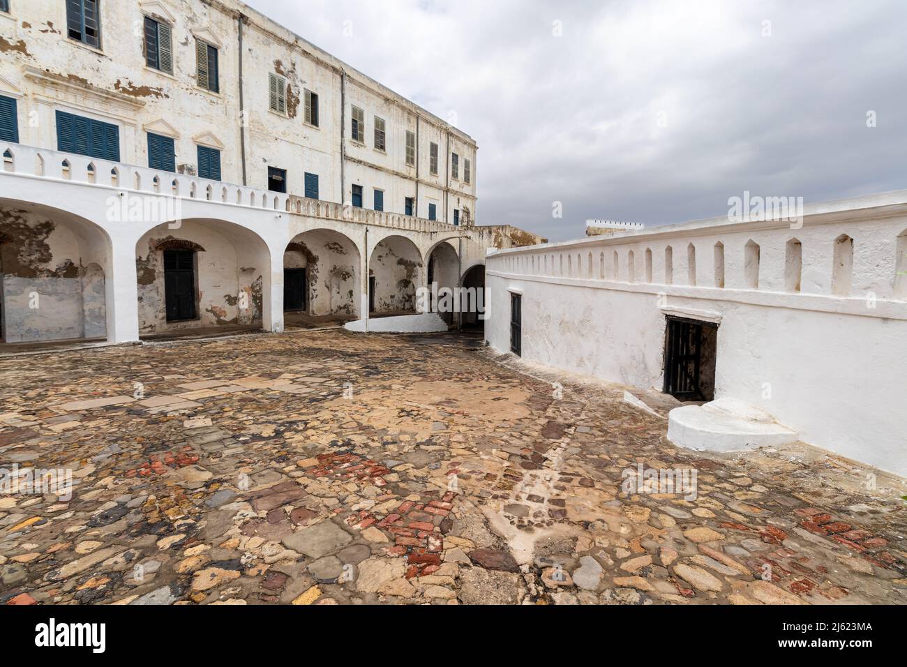 Inside court of the Cape Coast Castle Stock Photo - Alamy