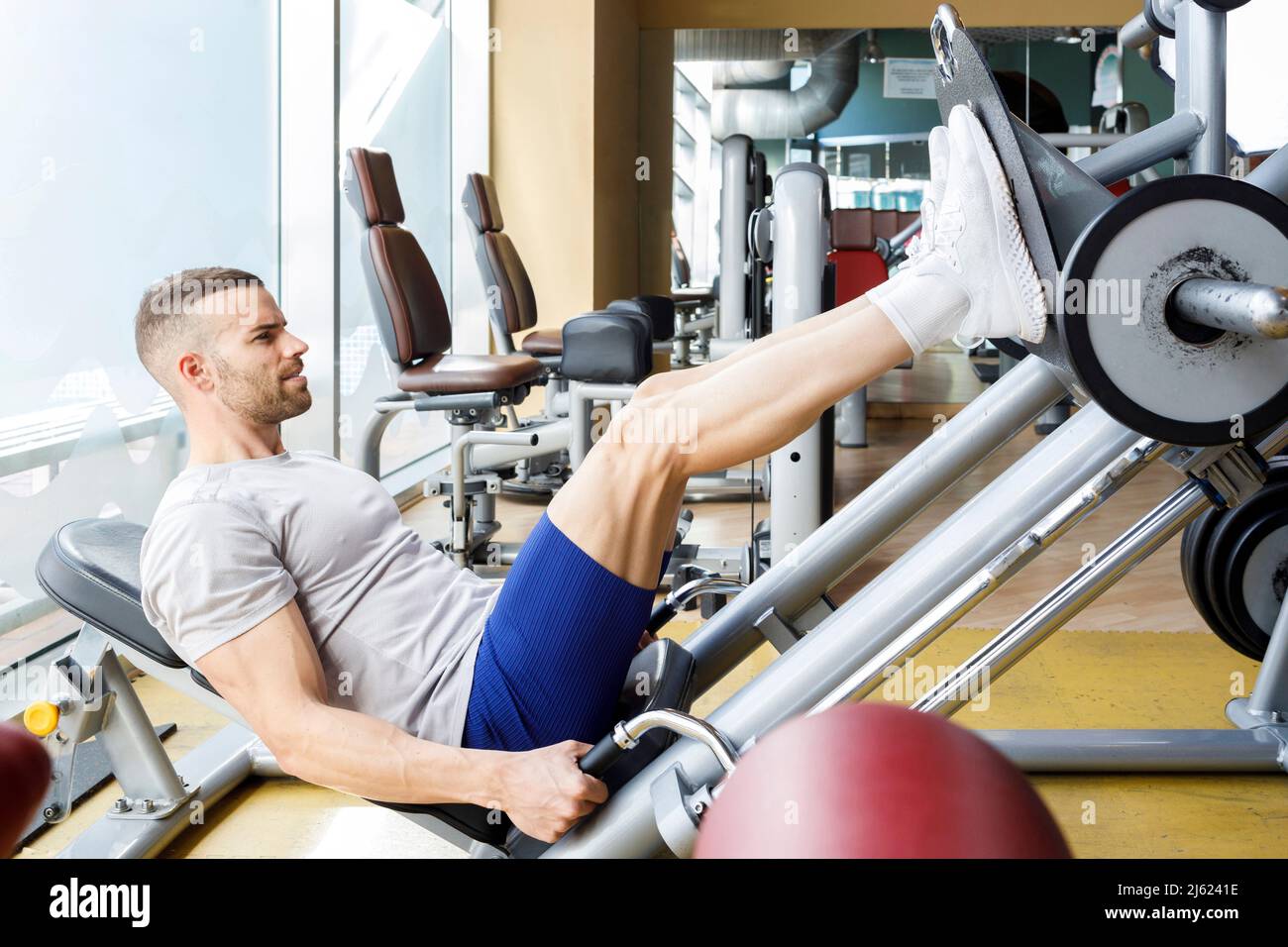 Leg press machine hi-res stock photography and images - Alamy