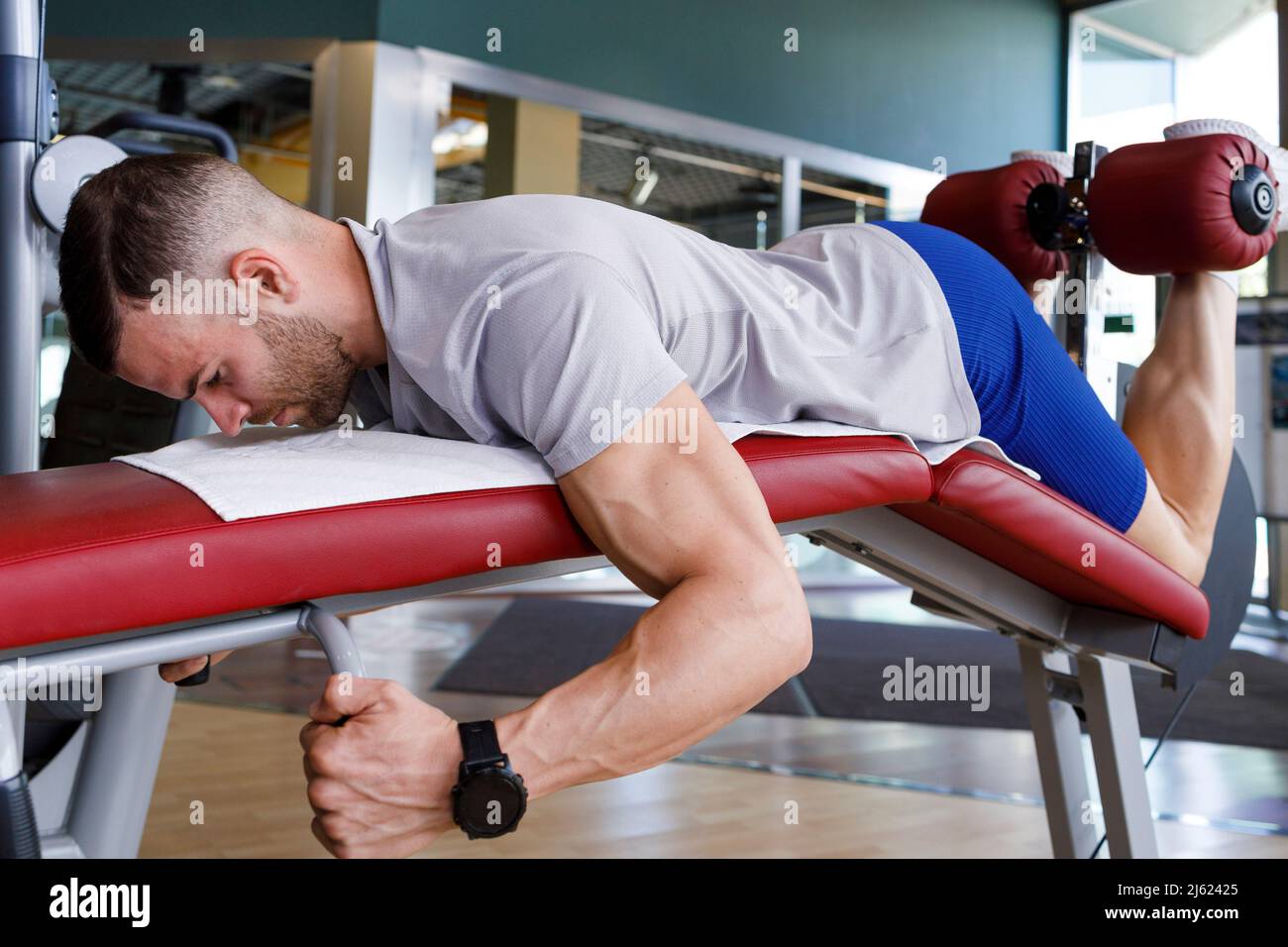 Gym exercise man leg hi-res stock photography and images - Alamy
