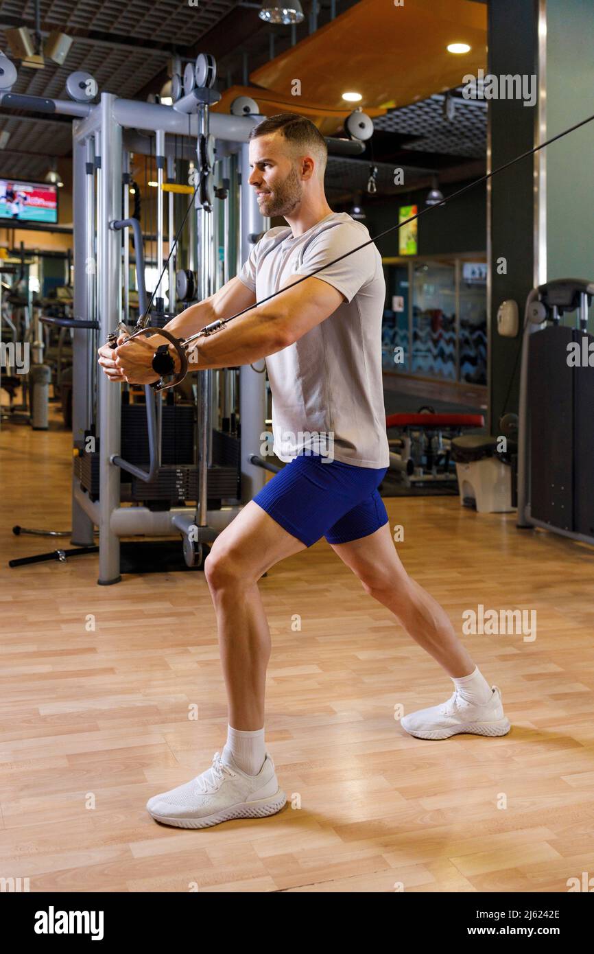 Man working out in gym hi-res stock photography and images - Alamy