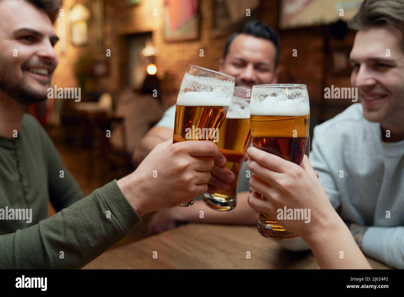 Meeting in a pub hi-res stock photography and images - Alamy